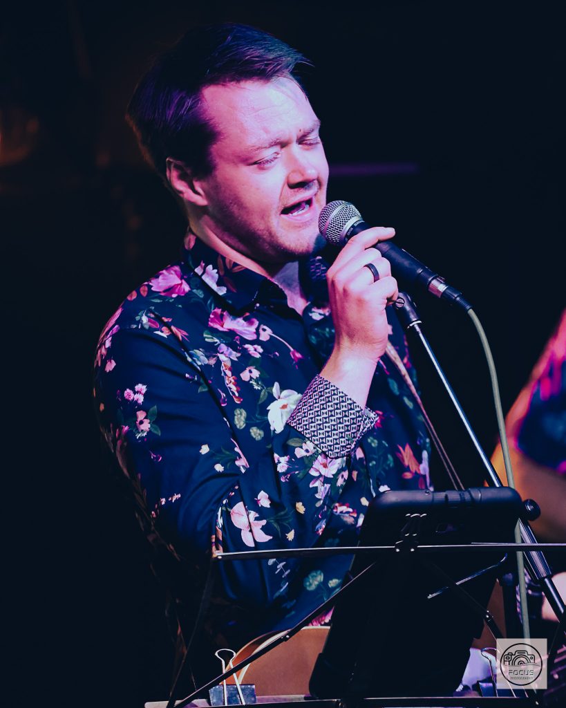 Meet The Band - Waiting For Gary